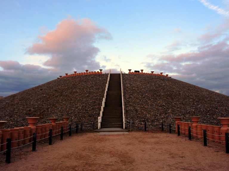 Keyhole Kofun of The Dead - Goshikizuka Mounded Tomb - The Real Japan